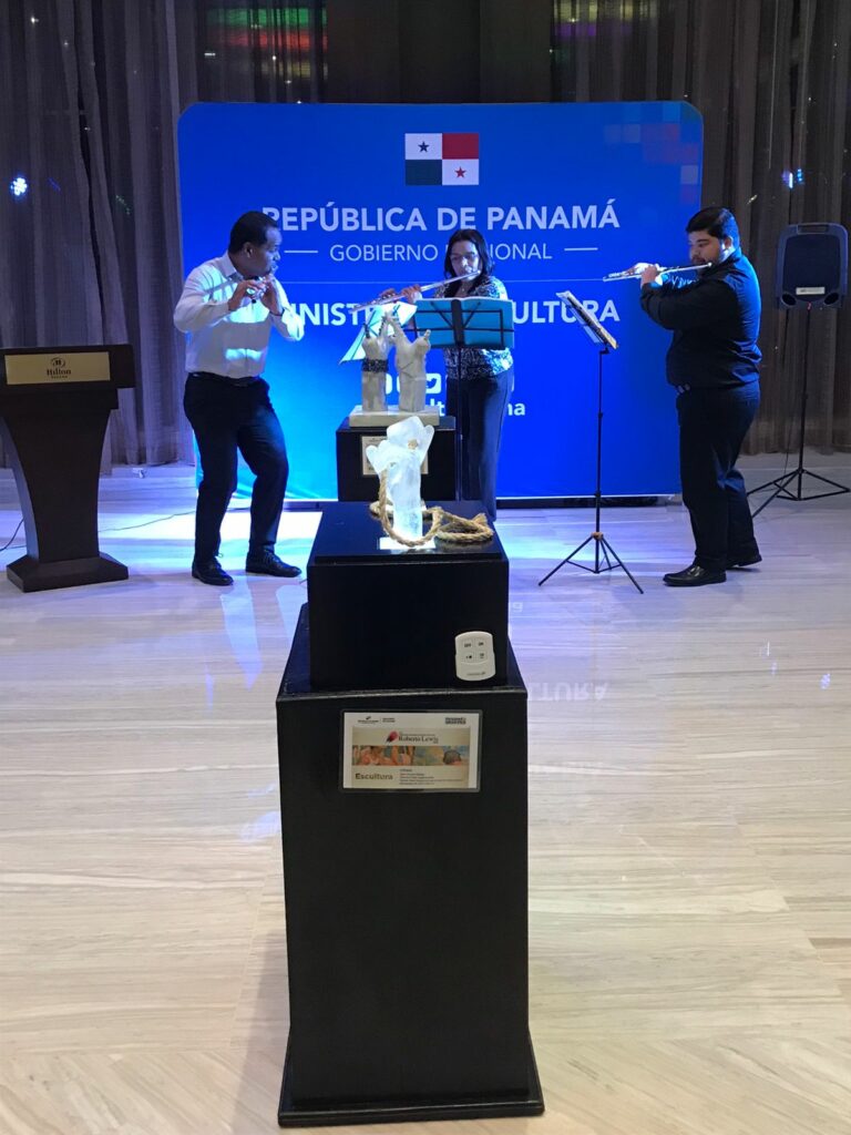 MiCultura exhibe obras ganadoras del Roberto Lewis 2022 – Ministerio de ...