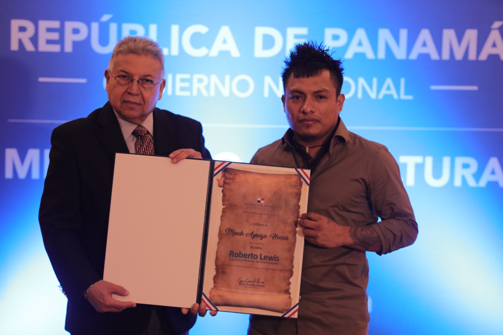 Cuatro artistas reciben el premio Roberto Lewis 2023 – Ministerio de ...