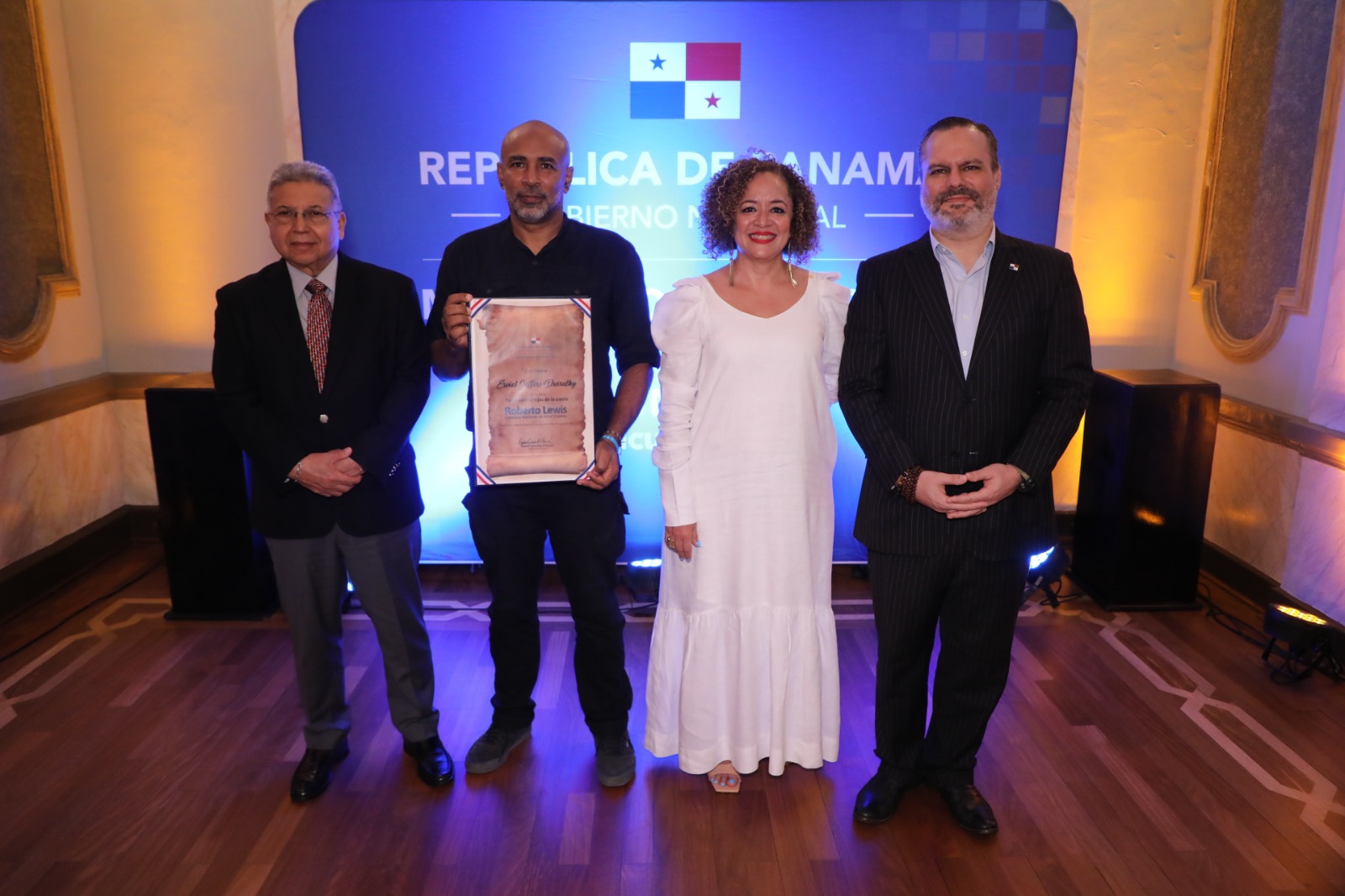 Cuatro artistas reciben el premio Roberto Lewis 2023 – Ministerio de ...